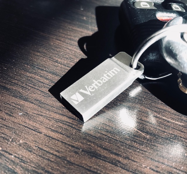 Free 3D file Verbatim USB Cover・Model to download and 3D print・Cults